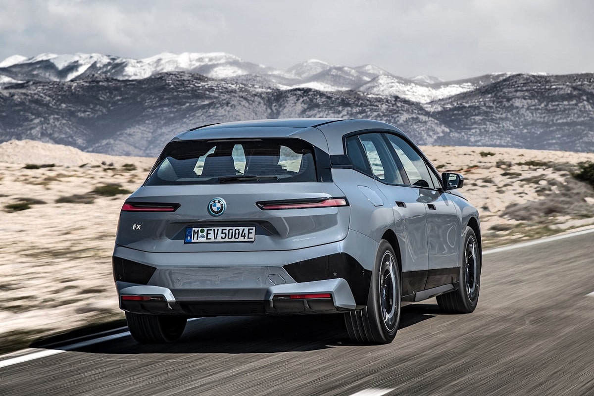 Стёкла новых электрокаров BMW будут производить на основе солнечных ...